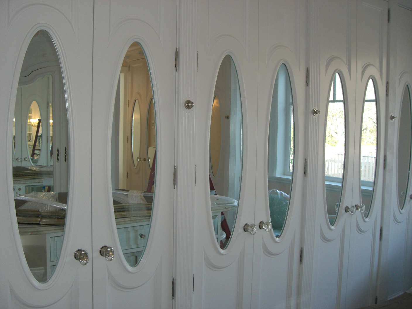 Unique Custom Mirrors: Perfectly Tailored to Your Space